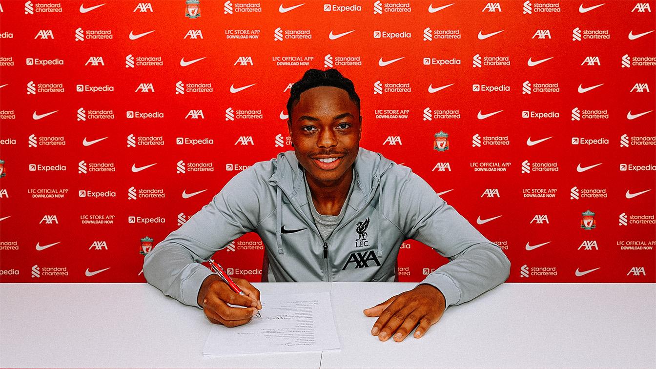 Afolami Onanuga signs first professional contract with LFC - Liverpool FC