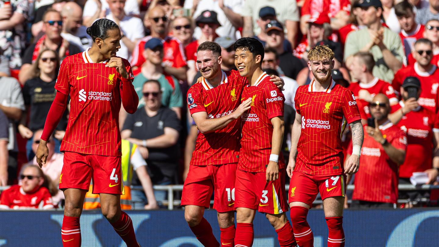 Auf Fotos: Liverpool debütiert in Anfield mit seinem neuen Heimtrikot ...