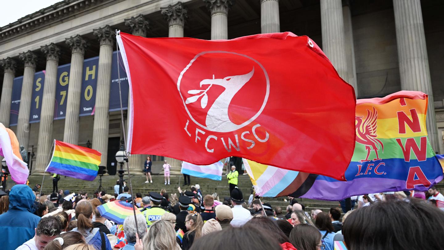 Der FC Liverpool unterstützt die Rainbow Laces-Kampagne - Liverpool FC