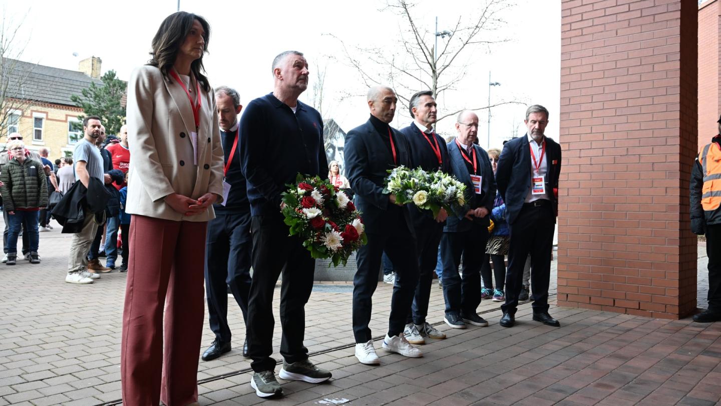 Chelsea lay wreath at Hillsborough Memorial - Liverpool FC