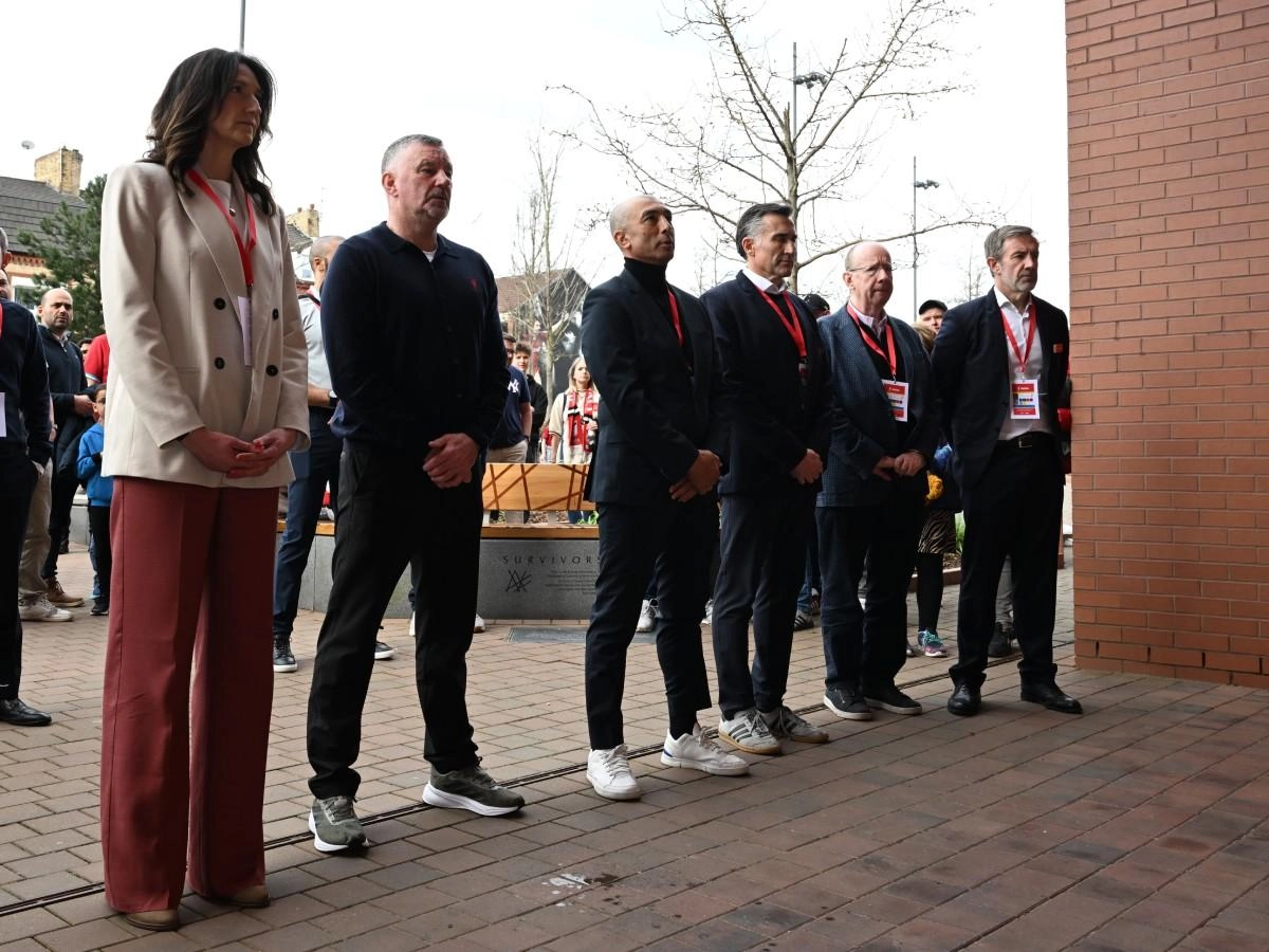 Chelsea lay wreath at Hillsborough Memorial - Liverpool FC