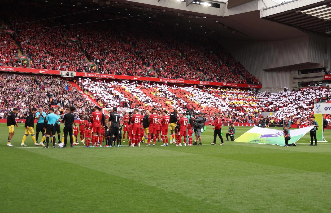 Anfield's special mosaic for the champions: 'LFC - Campione - 20 ...
