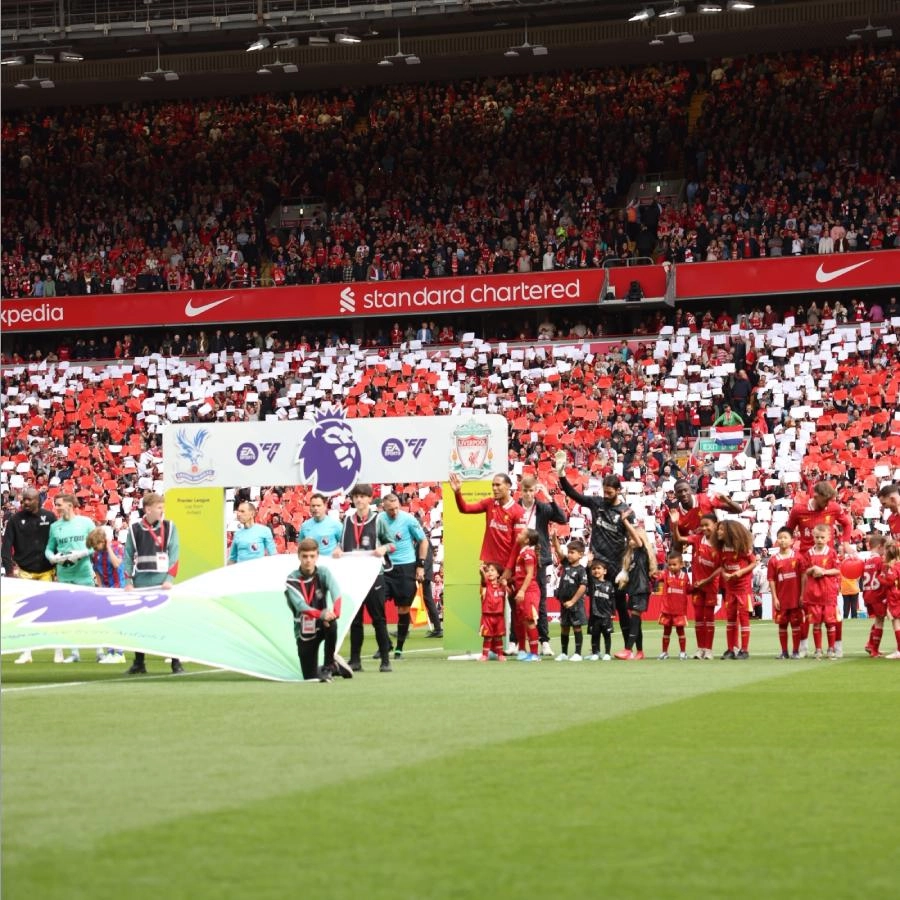 Anfield's special mosaic for the champions: 'LFC - Campione - 20 ...