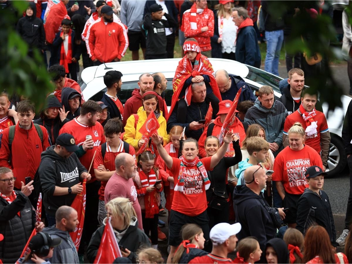 The best photos from Liverpool's open-top bus parade for Premier League ...