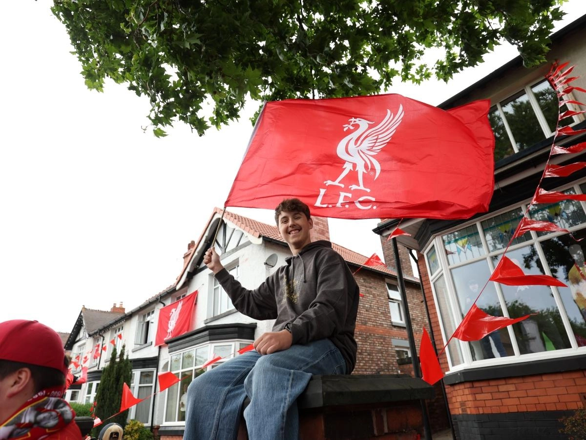 The best photos from Liverpool's open-top bus parade for Premier League ...