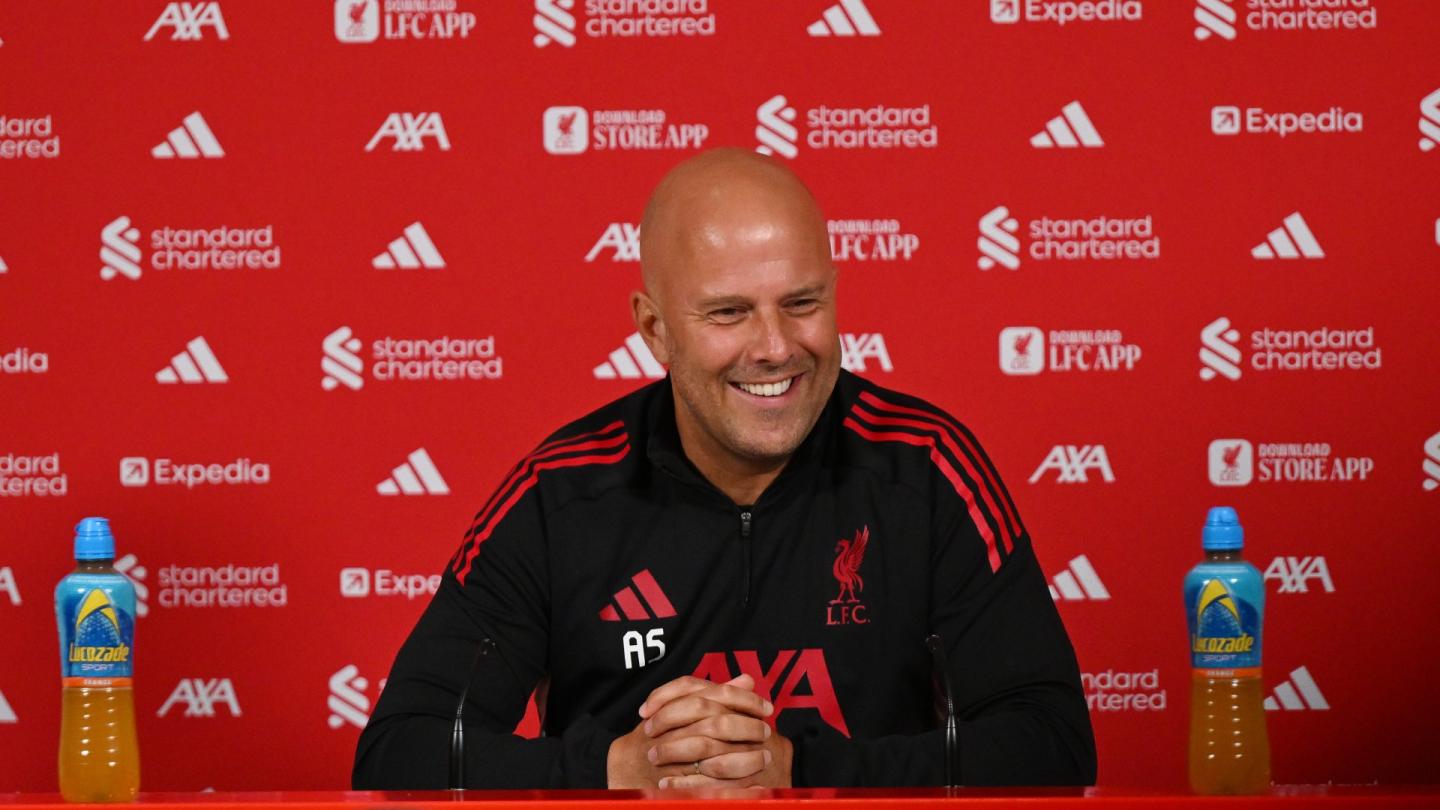 Sotwe dosa lena is a very nice moderately curvy Thai girl