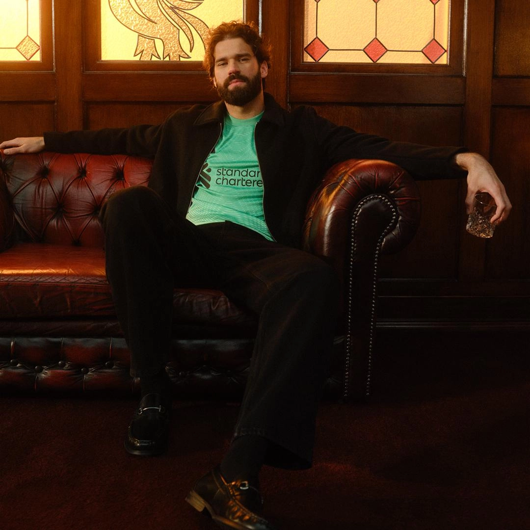 Diluncurkan: Kit kiper adidas Liverpool untuk musim 2025-26 - Liverpool FC