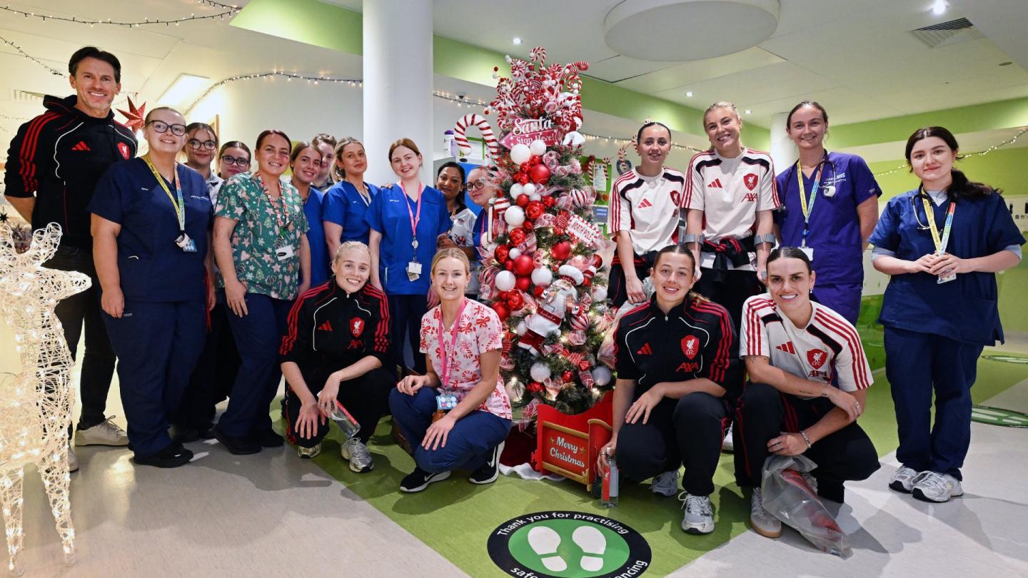LFC Women make annual Christmas visit to Alder Hey - Liverpool FC