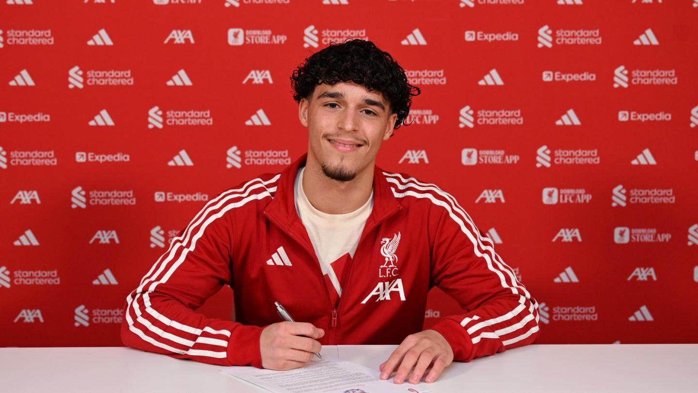 DJ Esdaille firma su primer contrato profesional con el Liverpool FC ...