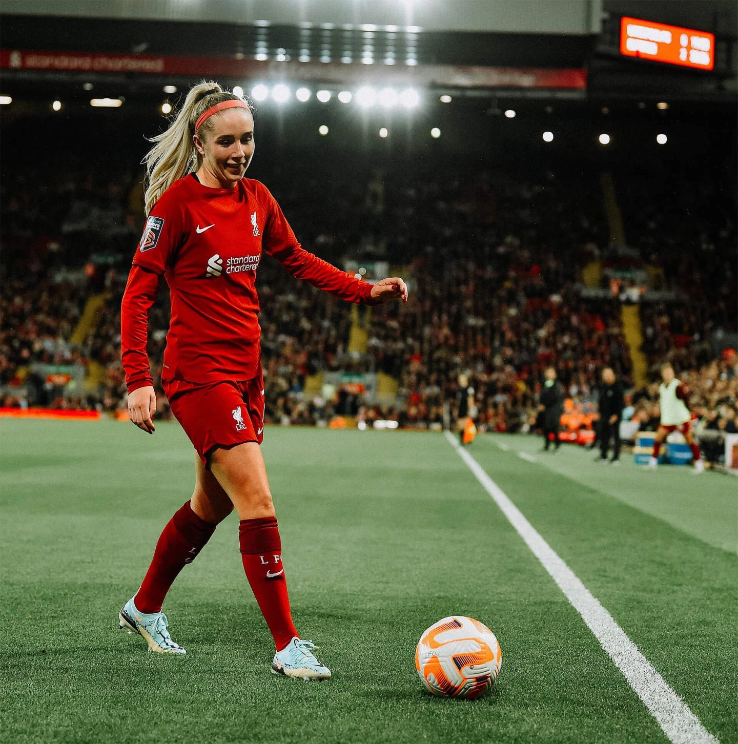 Photos: Record-breaking crowd as Anfield hosts women's derby - Liverpool FC