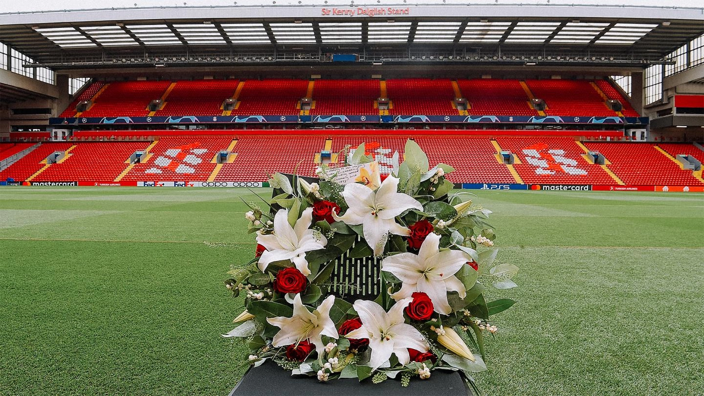 Liverpool FC — LFC lays wreath at Anfield in memory of the Queen