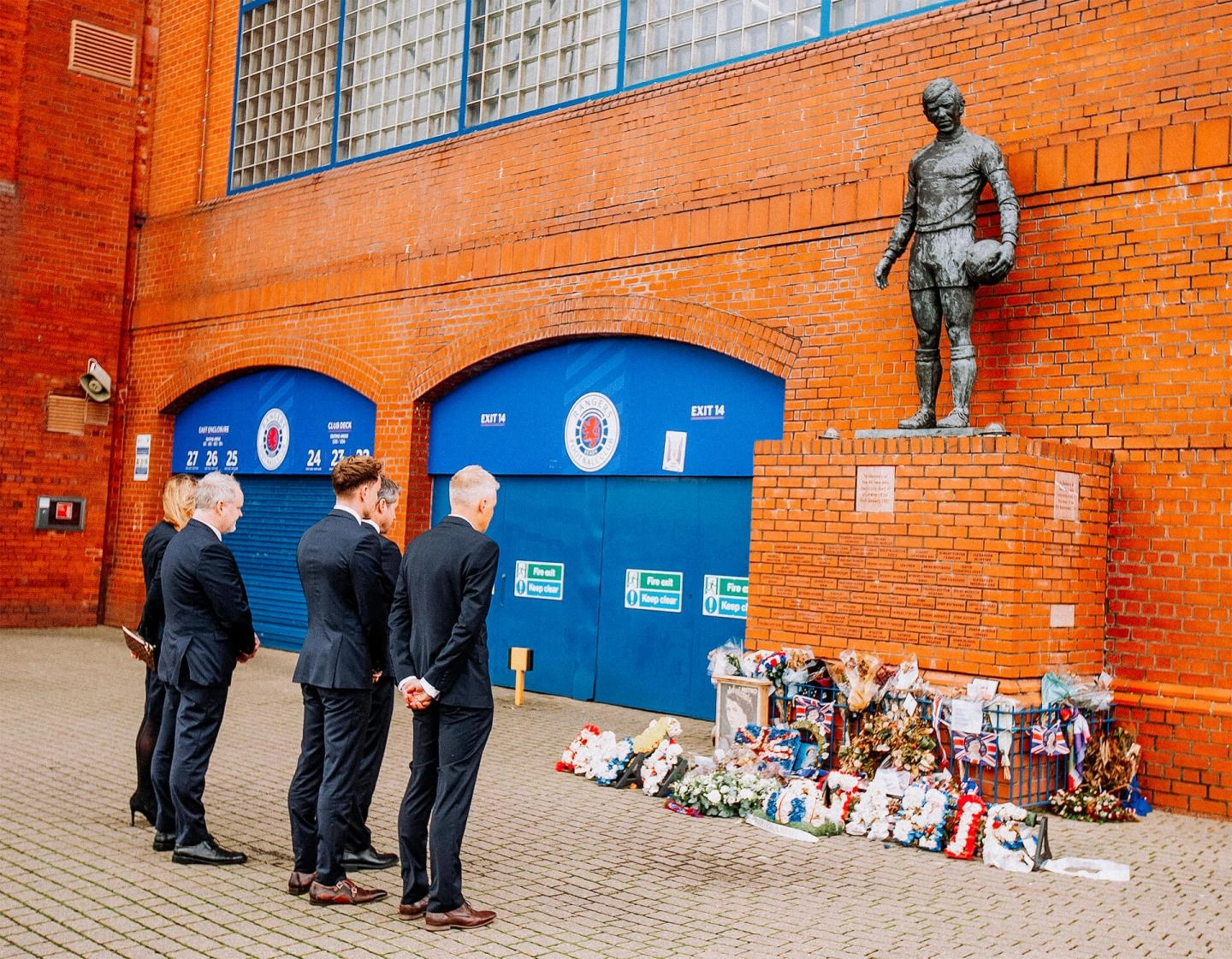 Billy Hogan lays wreath at Ibrox Disaster Memorial - Liverpool FC