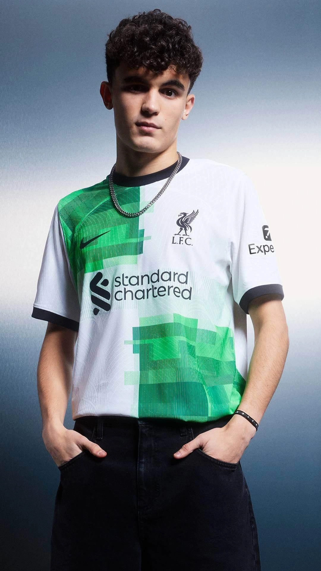 Photoshoot: Liverpool players get first look at new Nike away kit ...