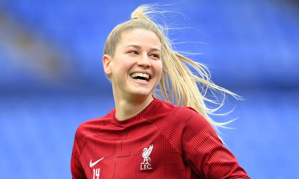 Marie Höbinger, midfielder - Liverpool FC