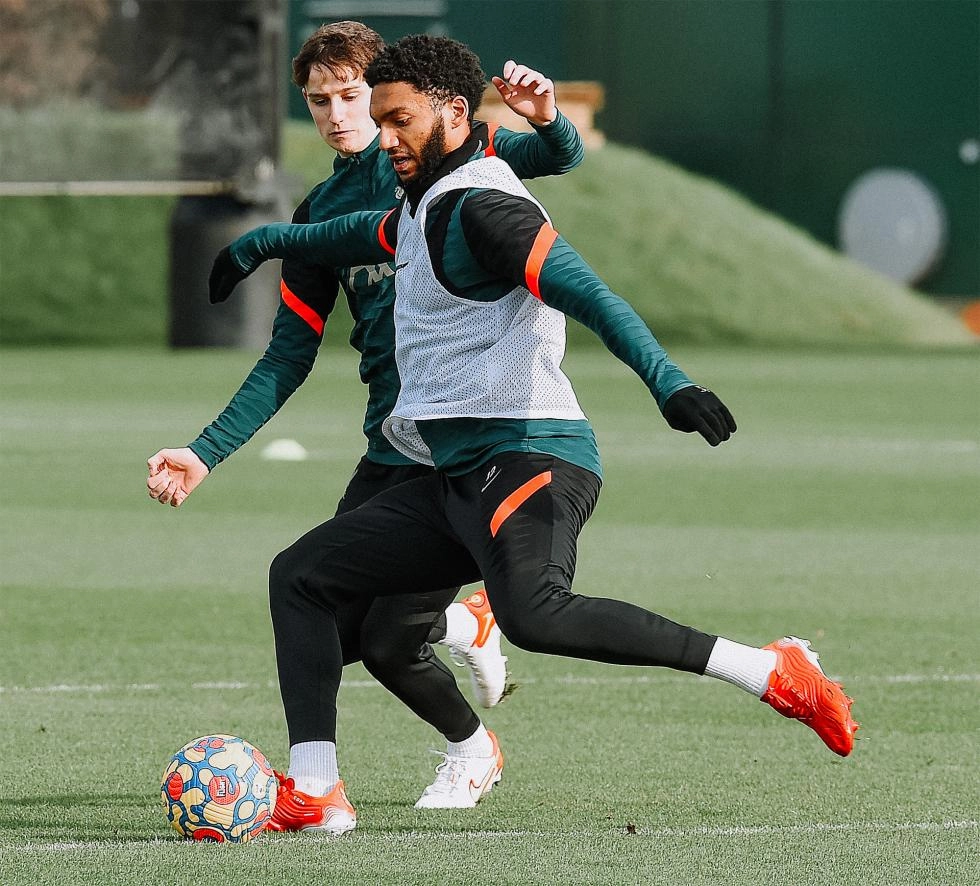 Sadio Mane returns for Friday's workout at AXA Training Centre ...