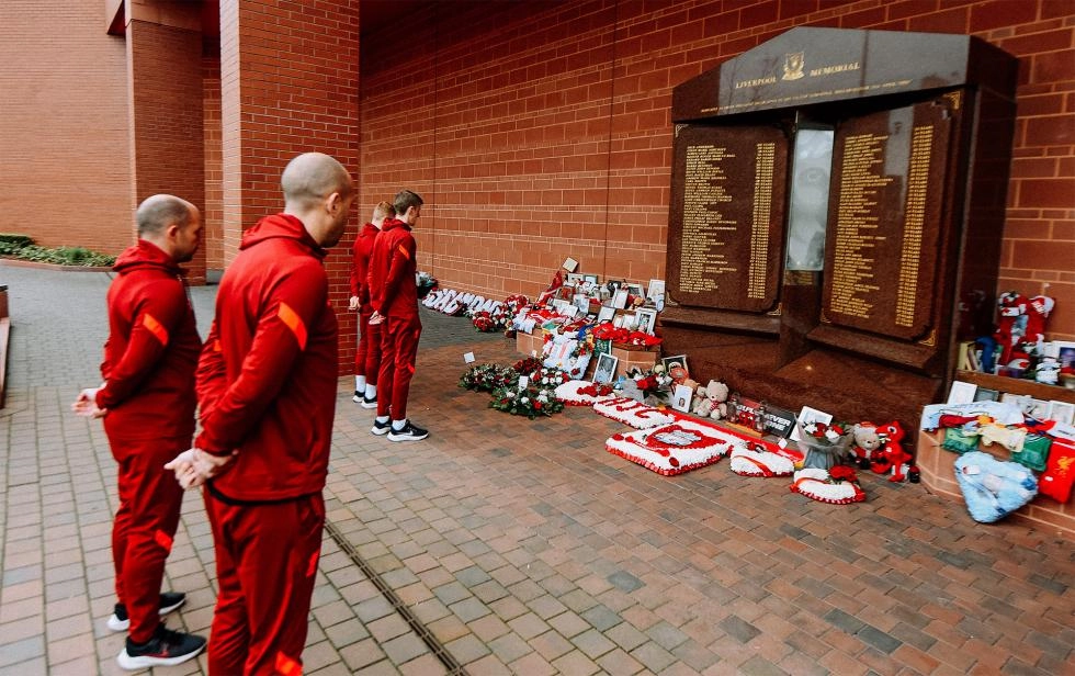 Reds pay respects to the 97 on Hillsborough anniversary - Liverpool FC